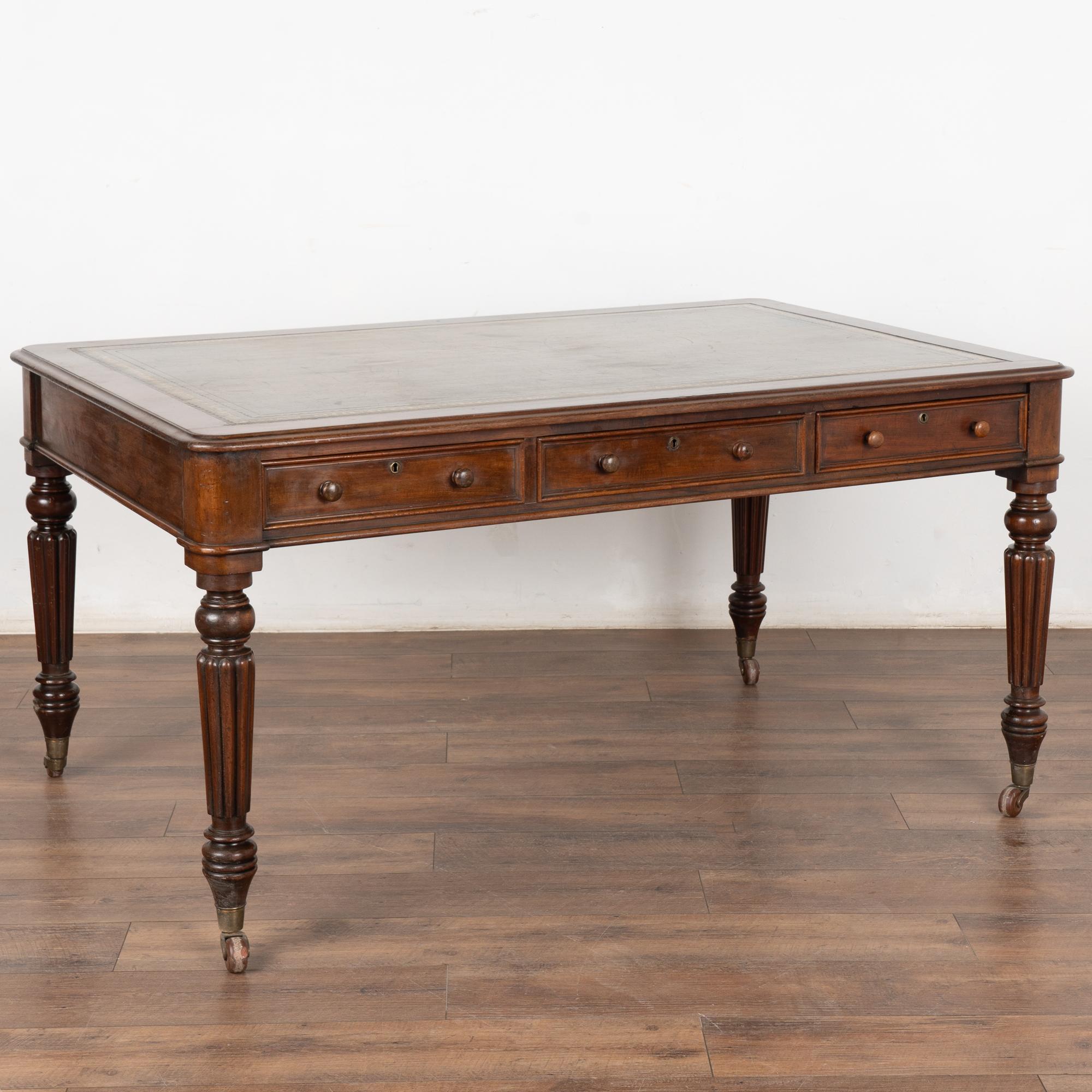 desk - plug in added - maria has a video to add to listing